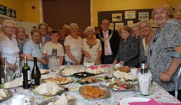 Horwich Mayor helps group celebrate milestone
